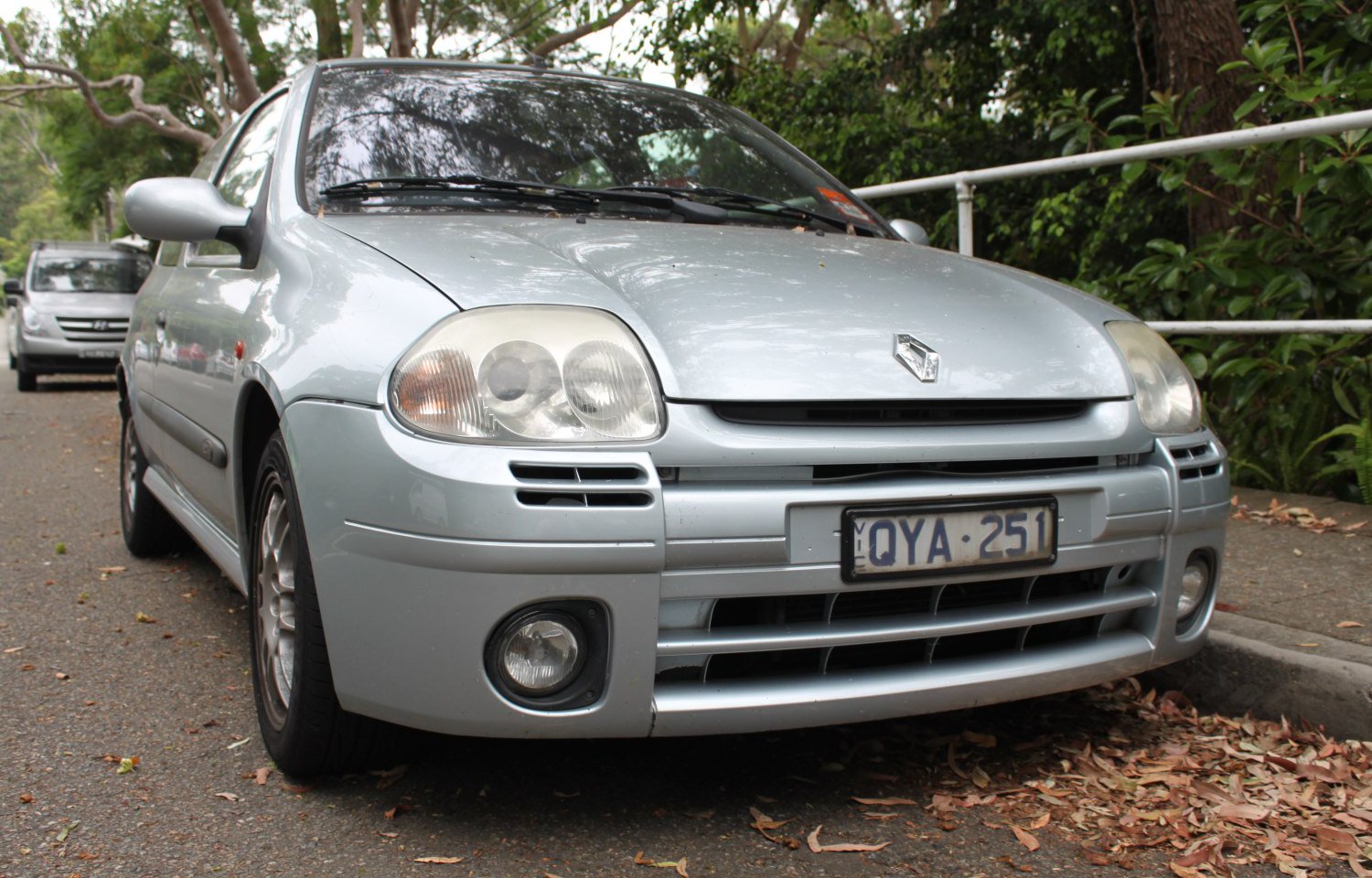 Renault Clio II (Phase I) 3-door 1.9 dTi (80 Hp)